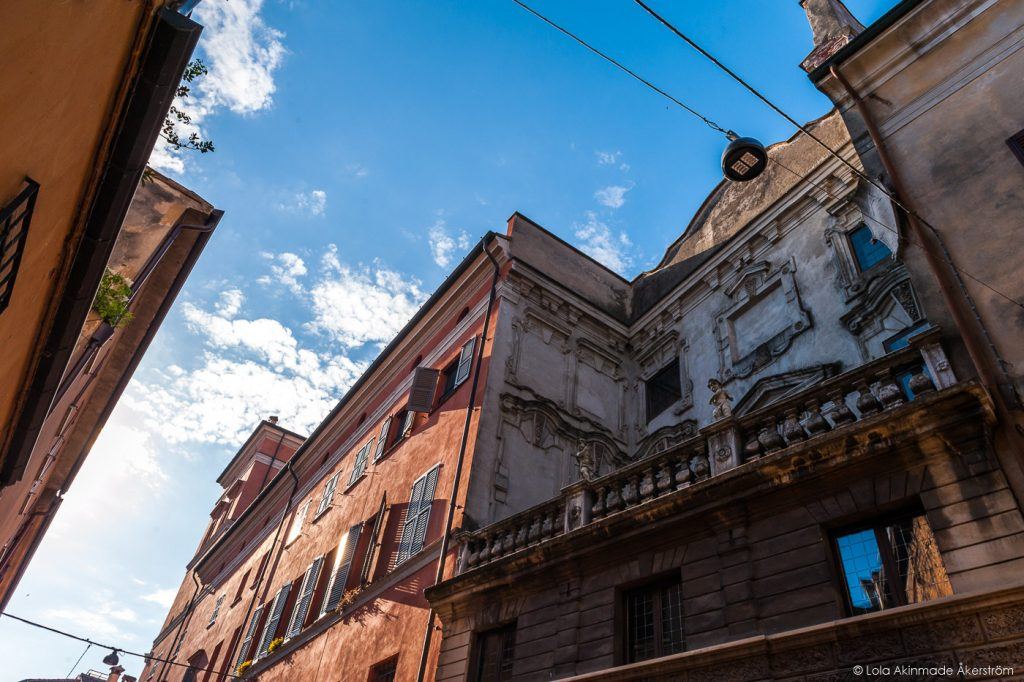 38 Favourite Street Photos from Mantua, Italy - Lola Akinmade